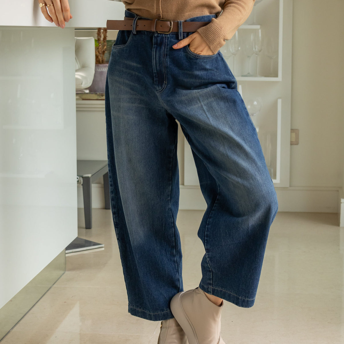 Barrel Leg Cropped Jeans in Faded Blue Wash – DIFFUSION